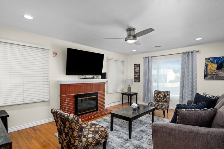 3b/2bth Fab Base To Nat'l Parks, Easya To Airport - Fresno, CA