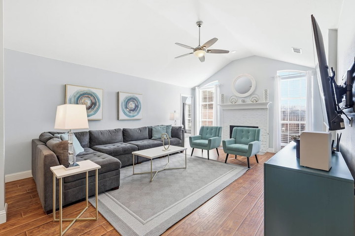 Perfect Flower Mound Location-  Updated 3 Br- Free Ev Charging! - Grapevine, TX