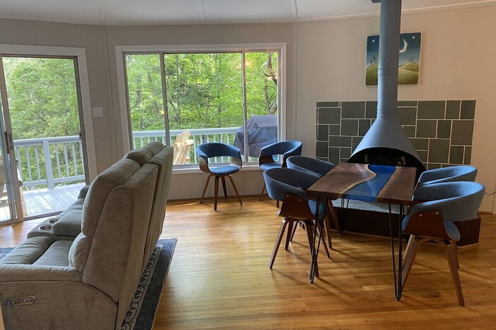 Montreat Round House - Mountain Views, Renovated, Hot Tub, Fire Pit - Black Mountain, NC