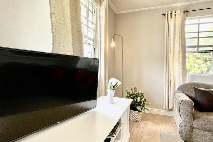 Large 2 Bed + Supermarket 3mins + Beach 8mins Away - Bridgetown