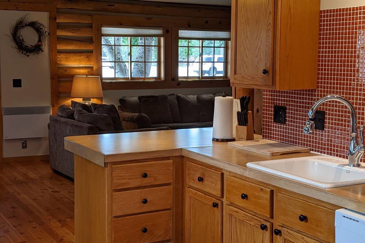 South Plateau Cabins - A Cozy, Beautiful Log Home Near Yellowstone - West Yellowstone, MT