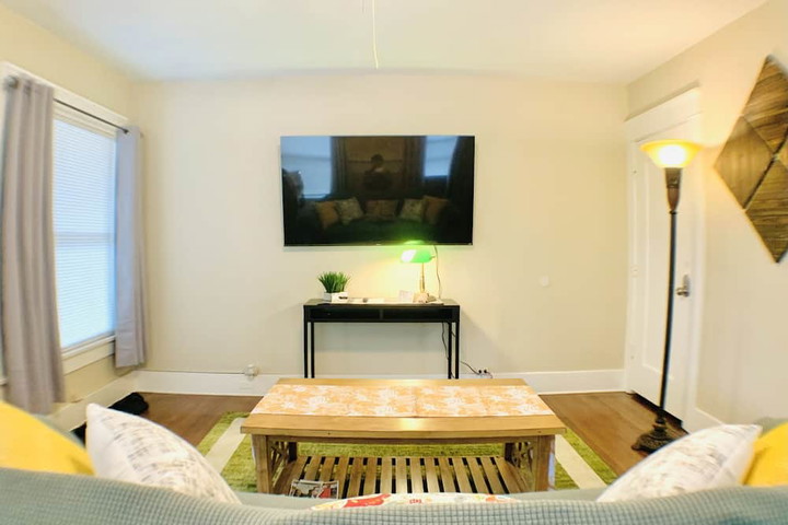 Queen Full Twin Bed/sleeps 5/furnished Private Apt/in-unit Washer Dryer/65" Hdtv - Bakersfield, CA