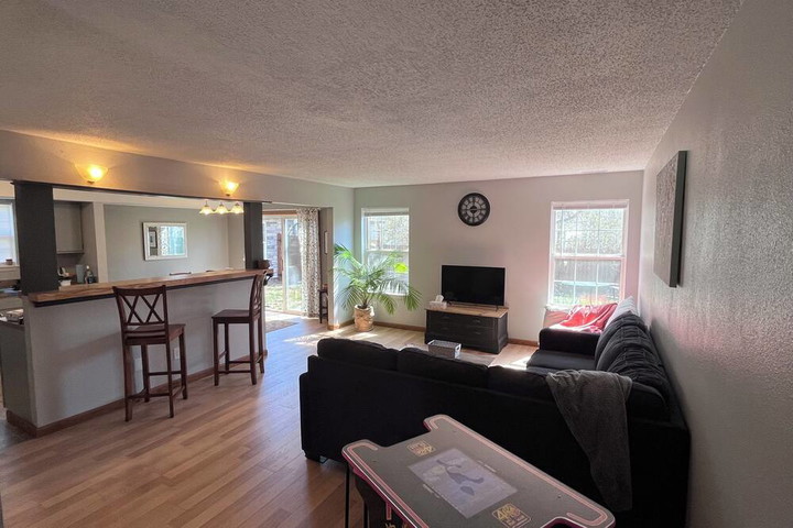 Wonderful 3-bedroom Home In Indianapolis! With Brand New Flooring And Carpet! - Fishers, IN