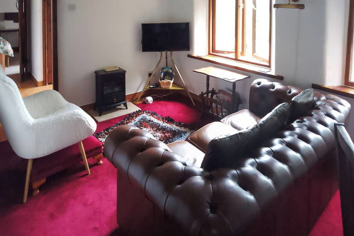 Characterful Cottage With Beautiful Country Views, Set In Own Private Grounds. - Matlock