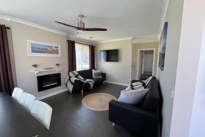 House In Portland Victoria, Sleeps 8! - Portland