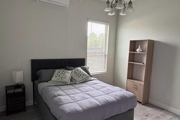 Modern Private Suite In Katy W/ Full Kitchen - Katy, TX