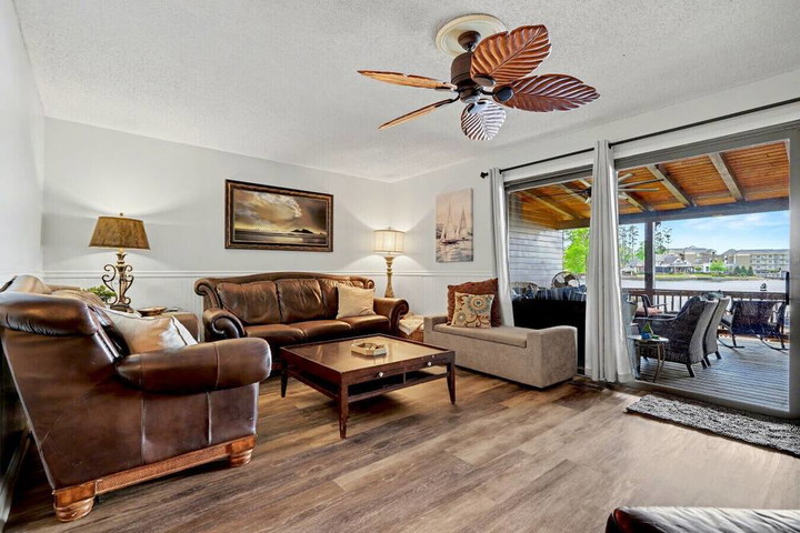 Lakefront Stillwaters Villa W/deck & Private Dock - Dadeville, AL