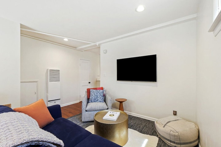 Pristine Downtown 1-bedroom Steps From State House - Annapolis, MD