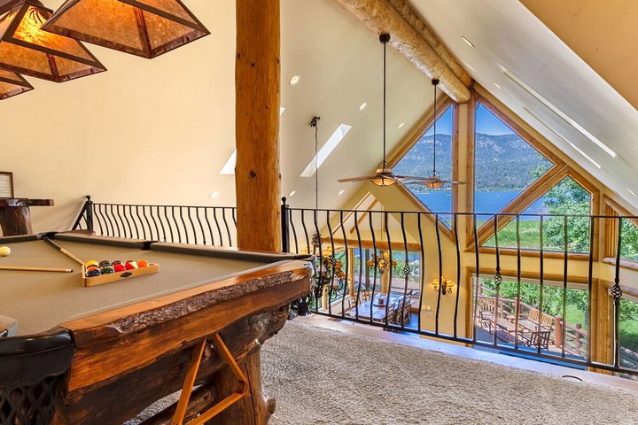 Spacious Family Home, Significant Neighborhood, Pool Table, Hot Tub, Great Views - Big Bear Lake, CA