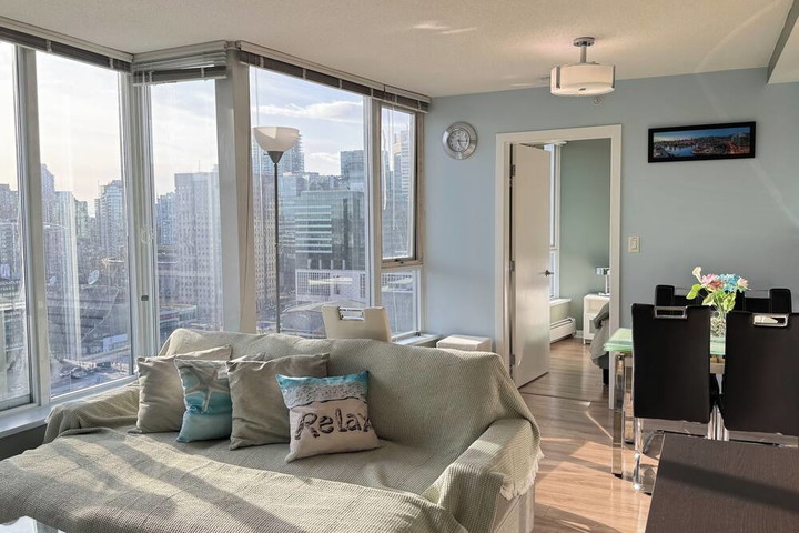 Downtown High-rise Condo Amazing View+pool+hot Jacuzzi+sauna+gym+ Free Parking - Vancouver