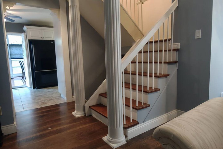 Spacious Getaway With Sunroom Near Lake Ontario! - Bowmanville