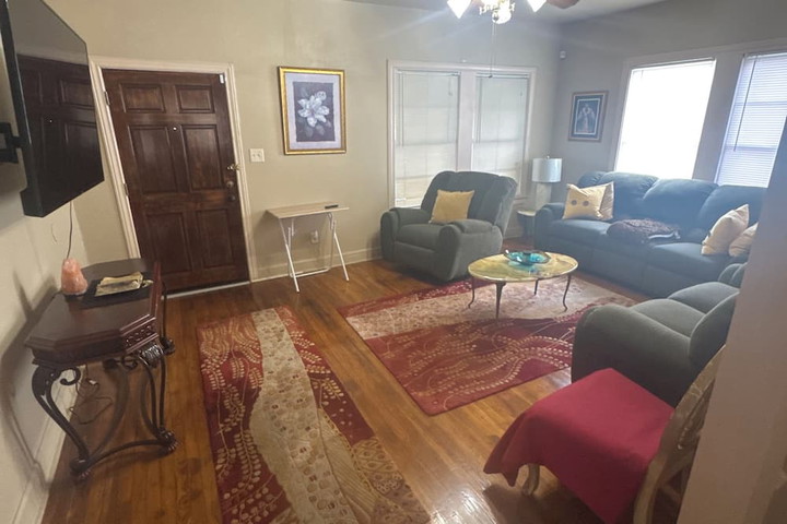 The Red Door Home 2-bedroom House With Wifi And Ac In Beautiful Beaumont - Beaumont, TX