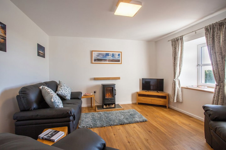 3 Sollas, Pet Friendly, With A Garden In Sollas, Isle Of North Uist - North Uist