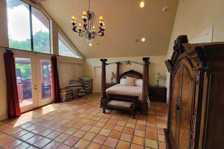 Stone House With Patio And Less Than 50 Yards To The Water. - Lake Whitney, TX