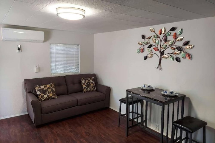 A Newly Remodeled 1bd&1br Private Whole Guest-home To Yourself! - Lancaster, CA