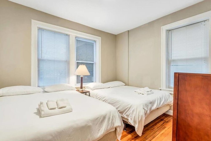 Tower Grove Getaway Sleeps 8 - Clayton, MO
