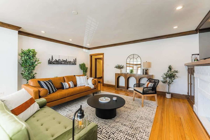 Luxe 3br Patio & Parking - Sleeps 9 - Lakeview - Evanston, IL