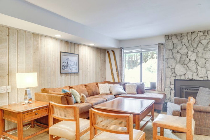 1 Mi To Village & Eagle Lodge: Condo W/ Fireplace - Mammoth Lakes, CA
