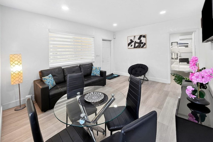 Renovated 2br Miami Apt Near Mia With Parking - Doral, FL