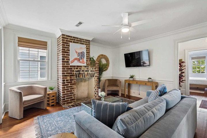 Chic Downtown 2bd Retreat W. Parking, Perfection! - Charleston, SC