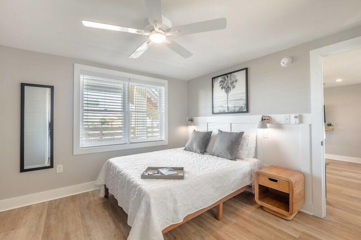 Beach House Oki - Queen Suite In Hotel On Oak Island, North Carolina - Oak Island, NC