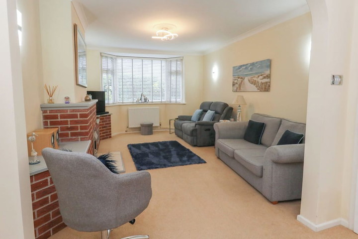 Tudor Rose, Pet Friendly, Country Holiday Cottage In Weymouth - Weymouth