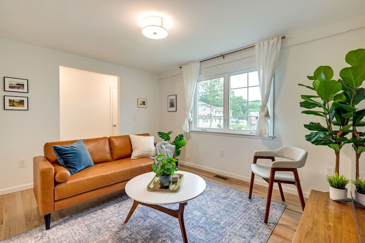 Walk To Shops & Dining: Glen Cove Apt W/ Yard! - Port Washington, NY
