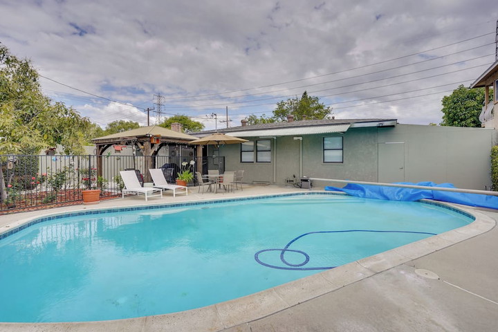 1 Mile To Downtown Disneyland R District - Cypress, CA