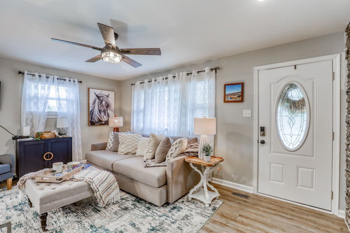 Riverfront! Shenandoah River! Sleeps 4! New Hot Tub - Front Royal, VA