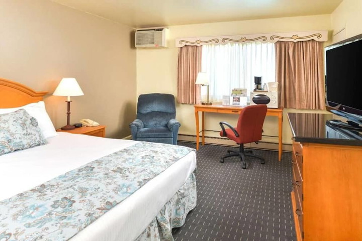 Best Value Stay! Comes With Continental Breakfast And Parking, Outdoor Pool - Solvang, CA