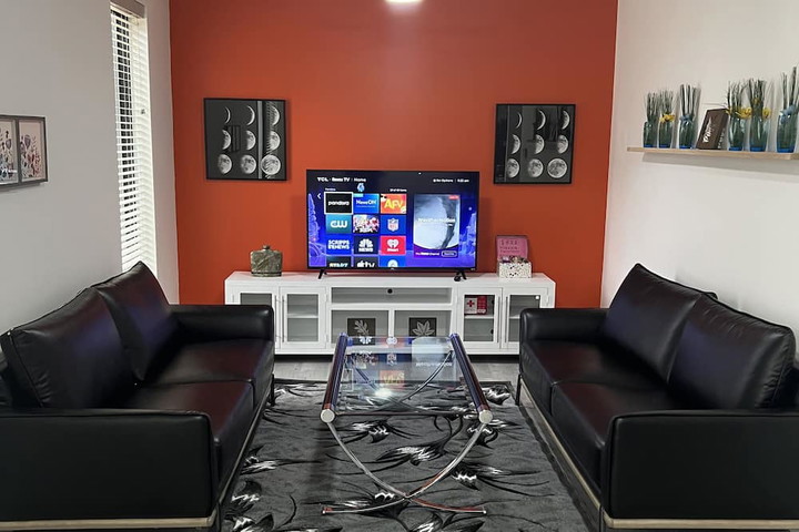 Orange Deluxe - No Cleaning Fee, Centrally Located. - Omaha, NE