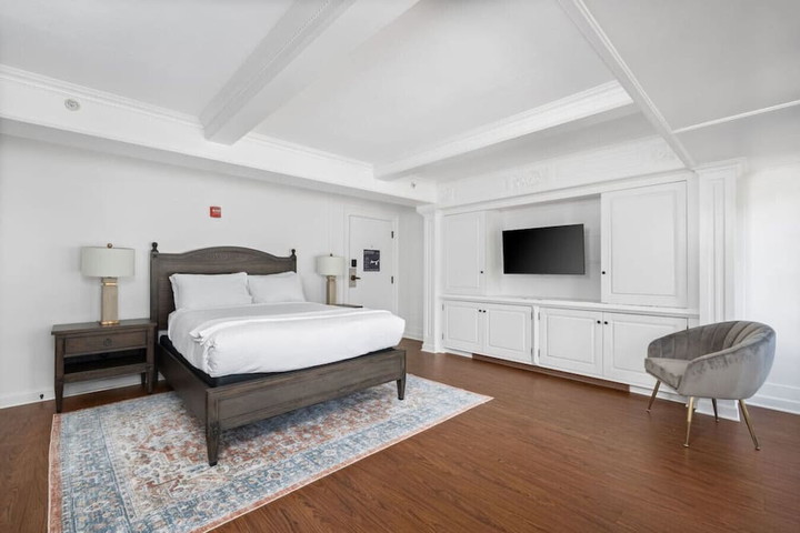 Wine Country Luxury King Room In Boutique Hotel - Santa Rosa, CA