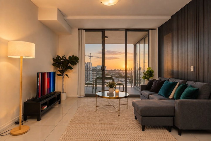 Free Parking Near Sydney Airport With Balcony - Rosebery