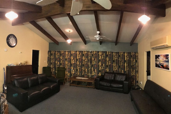 Sleeps 12, Spacious Holiday Home, Great Indoor Outdoor Flow. - 휘티앙가