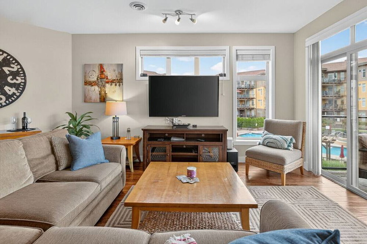 3 Bedroom Overlooking Okanagan Lake - West Kelowna