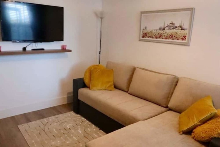 Modern, Spacious 3 Bedroom Home Watford Junction - Buckinghamshire