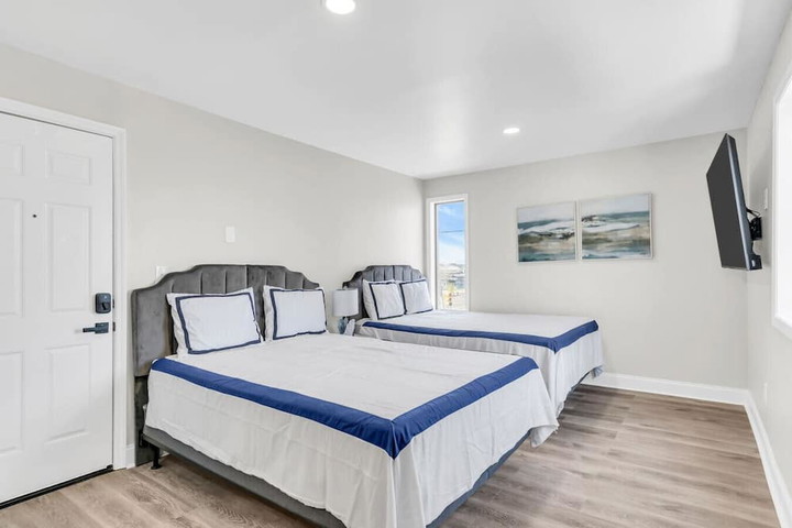 Luxury Breezy Beach Condo | Jersey Shore Stay - Jersey Shore, NJ