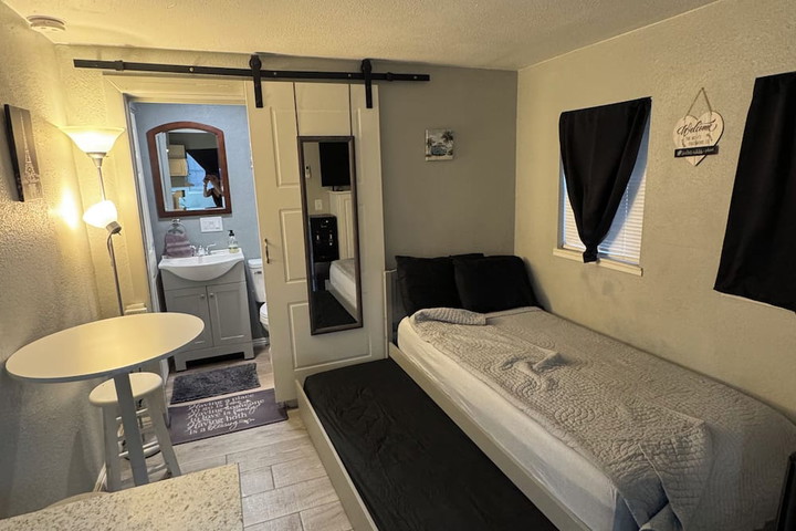 Cozy Cabin In Safe Neighborhood Fabulous Las Vegas With Wifi, Ac - Las Vegas, NV