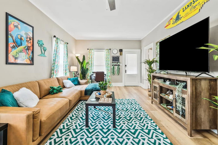 New-parrot Head Haven-3br-1ba-themed-bar-patio - Sidney, OH