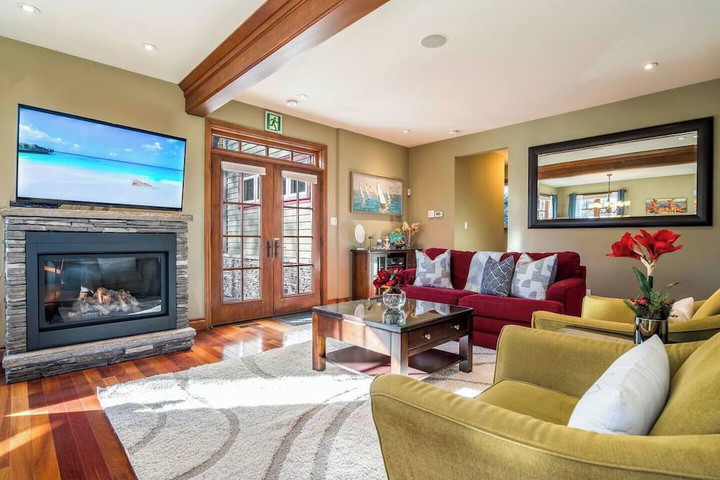 Shale Beach House -- 5 Minutes Drive To Blue Mountain Village! - Collingwood