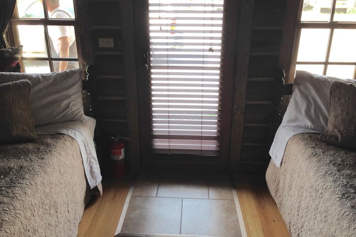 Trapper Cabin - 1 Night Min - No Cleaning Fee - West Yellowstone, MT