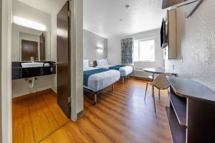 2 Full Beds | Non-smoking, Micfridge - Kent, WA