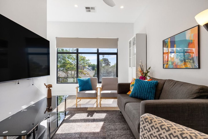 Lume Outlooka Well-connected Balcony Stay - Adelaide