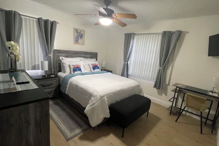 Cozy 2 Bedroom Sebring Garden Retreat ~ Private Entrance ~ Ac And Wi-fi - Sebring, FL