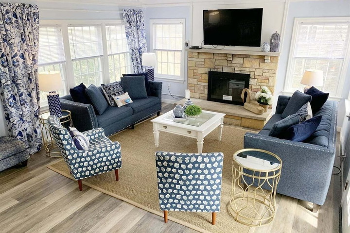 Pleasant Memories: Downtown Saugatuck Home, Private Hot Tub, Deck, Pet-friendly - Saugatuck, MI