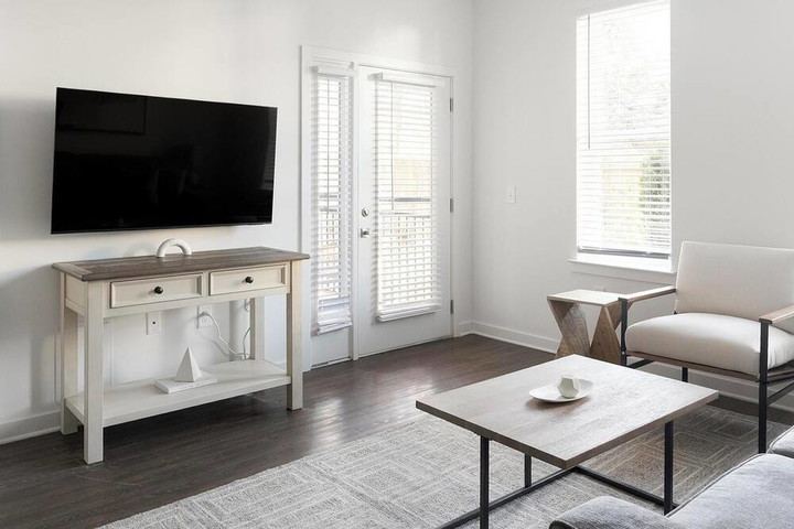 Landing | Modern 2bd, Gym, Clubhouse - Raleigh, NC