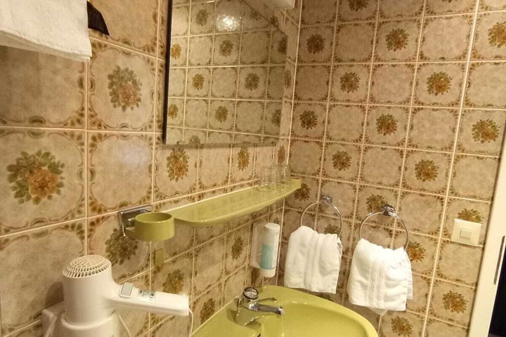 Familienzimmer Classic, Modern Mit Balkon, 1 Doppelbett+1 Einzelbett - Donaueschingen