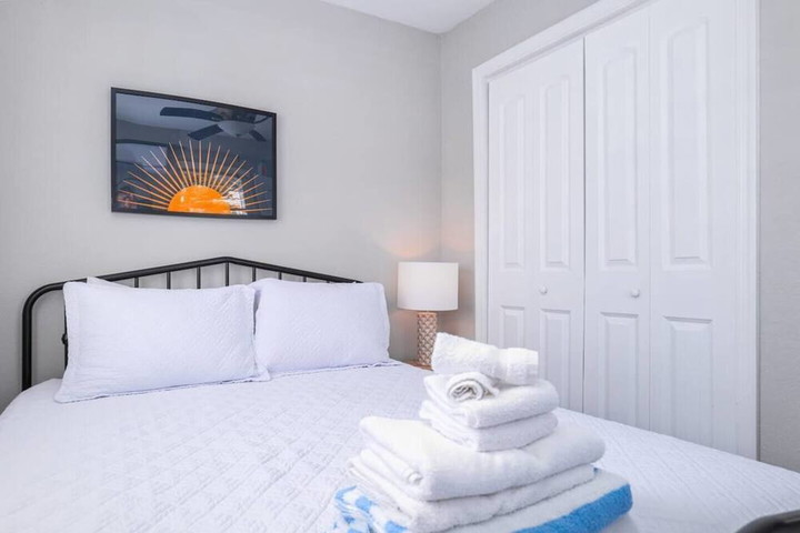 Sojourn 1 Br Beach Home With Private Beach Access - Norfolk, VA