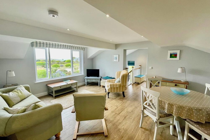 Clemens Beach House, Sea Views, Private Lane, Crantock, Sleeps 4. - Newquay