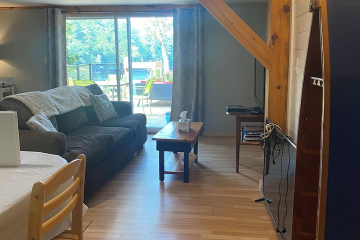 Pine Bay Hideaway.  Perfect Waterfront Escape In A Lakeside Retreat! - Kingston, Canada